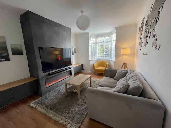 Stylish York Retreat | 2bed | Jacuzzi Bath - York
