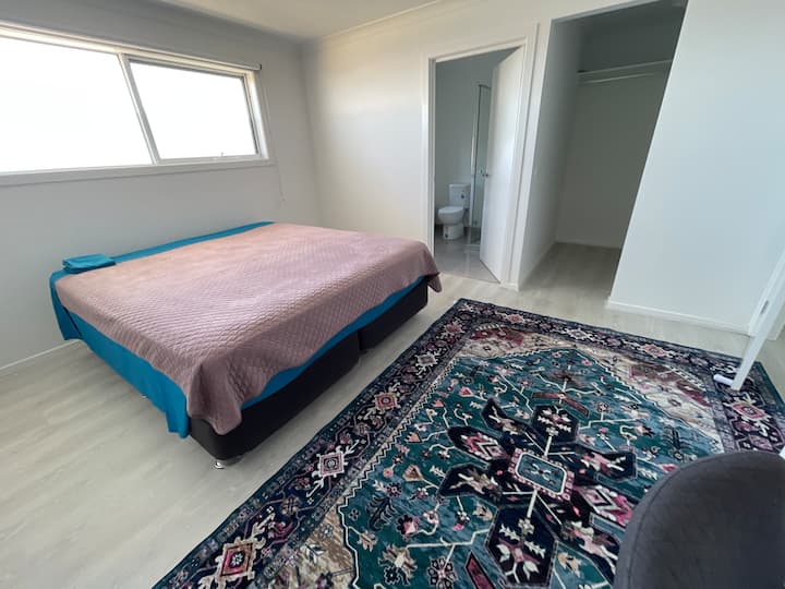 Room With Ensuites In Mount Duneed, Victoria - Geelong