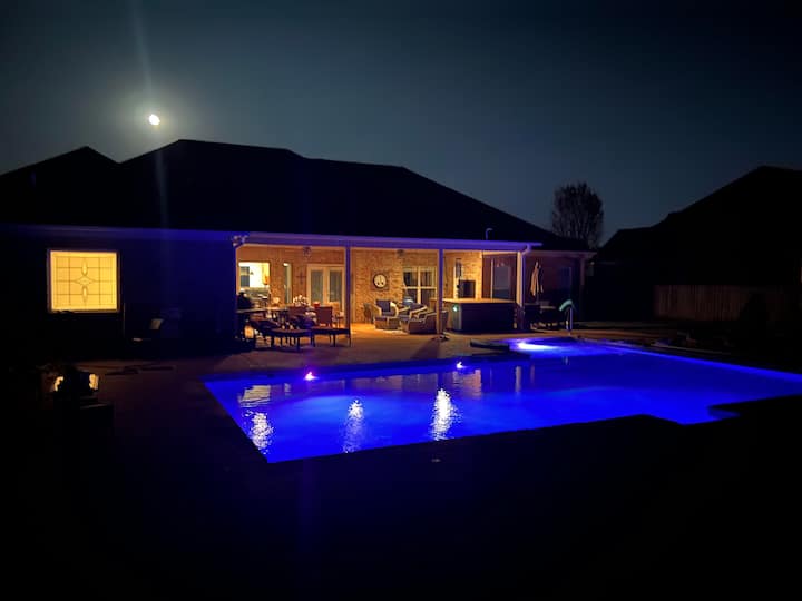 Outdoor Oasis - Heated Pool And Hot Tub - Oxford, MS