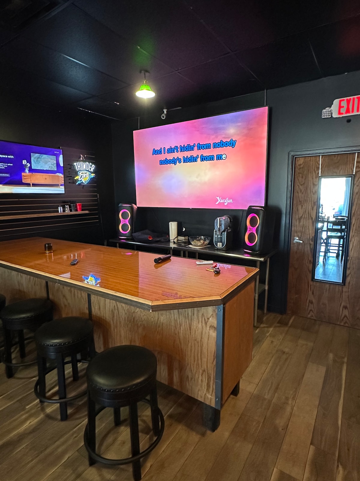 Centro de karaoke y eventos Studio Nine18 en Tulsa, Oklahoma, Estados ...