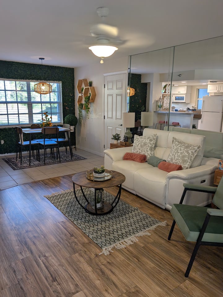 Nude Garden Retreat - Ground Floor Freedom - Land O' Lakes, FL