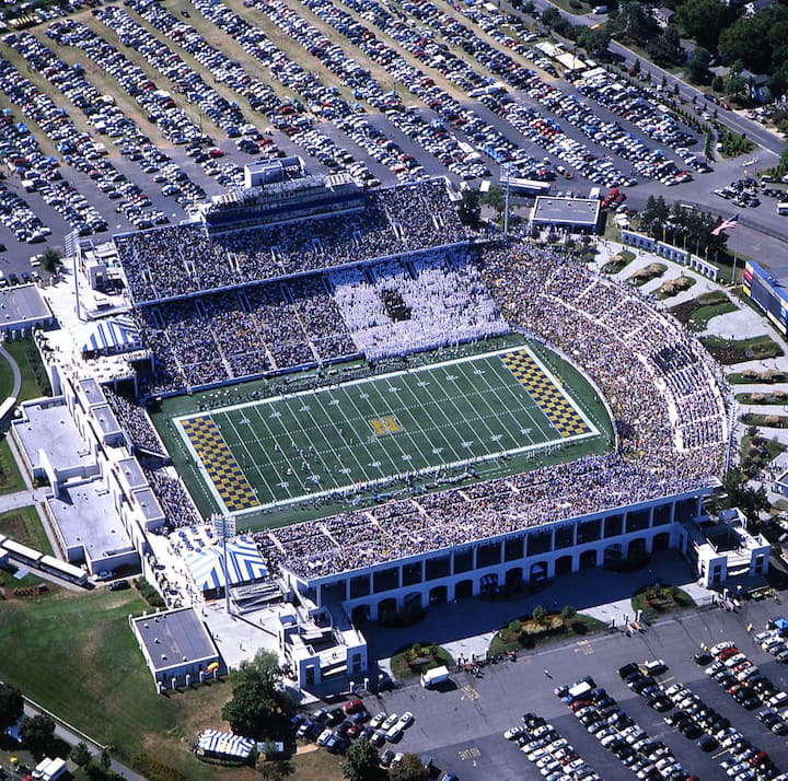 Ultimate Navy Stadium Proximity Sleeps 15
Parking - Annapolis, MD