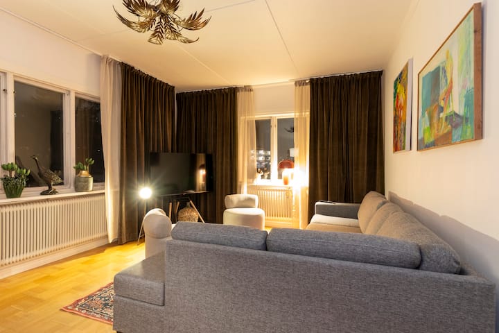 Trästavägen 12. Helt Våningsplan Med Egen Ingång - Zweden