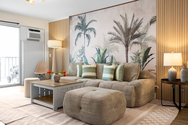 [Sleeps 6] 2br W/ Balcony | ~Walk To Beach & Shops - Honolulu, HI