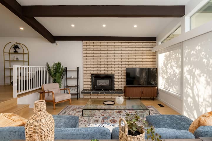 Elegant Newly Renovated 3br/2ba Home In Killarney - Vancouver