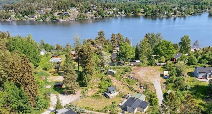 Stuga Sjöviken – Charmig Stuga Nära Sjön - Södertälje