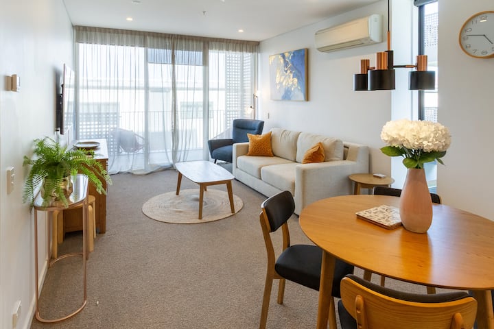 Central City 2br Apartment + Carpark & Lift - Christchurch