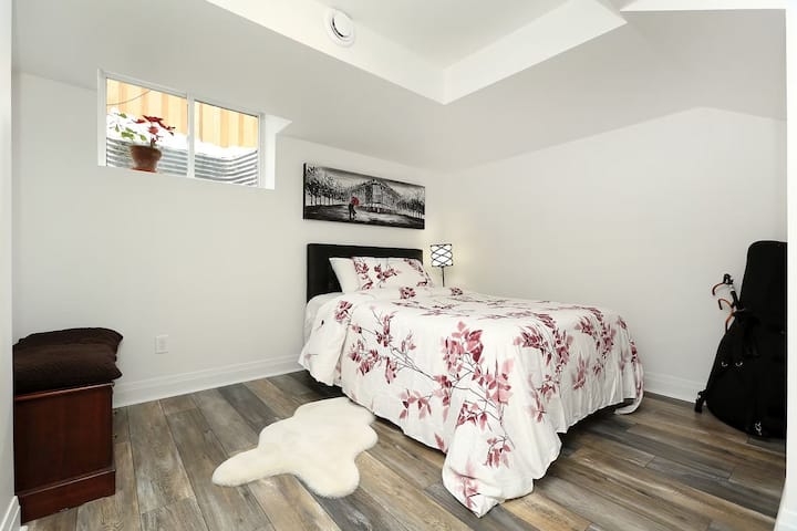 New & Elegant 4 Bedroom Suite - Downtown Brampton - Brampton