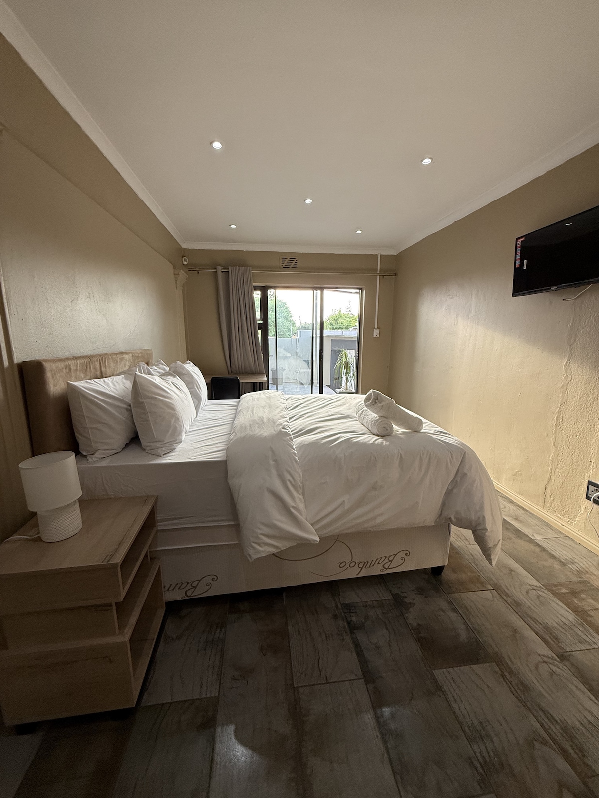 Unidad tranquila y elegante en casa de huéspedes con piscina - Casas de ...