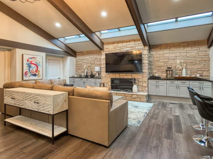 Saffron Villa - Caswell Memorial State Park, Ripon