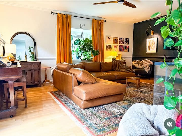 Moody, Artsy, Vibey Stay 7 Minutes From I-85 - Belton, SC