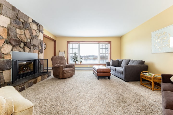 Lakeside+patio+fireplace+sleeps 10| Hearth & Lake - Topeka, IN