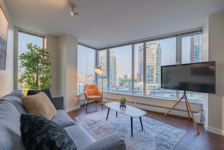 Luxury Dt Vancouver Condo /Skyline Views + Parking - Vancouver