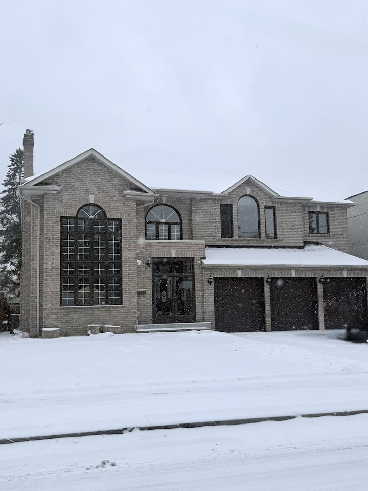 Classic Mansion In North York - Toronto