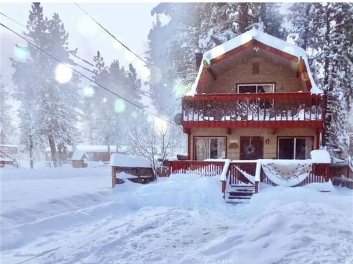 Cozy Cabin W/ Fireplace, Spa, Bbq Grill, Fire Pit - Big Bear, CA
