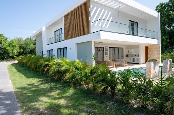 Luxe 4br Villa W/ Private Pool - La Romana