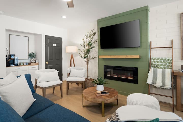 2br Condo | King + Queen · Pool | 5 Min Old Town - Arizona