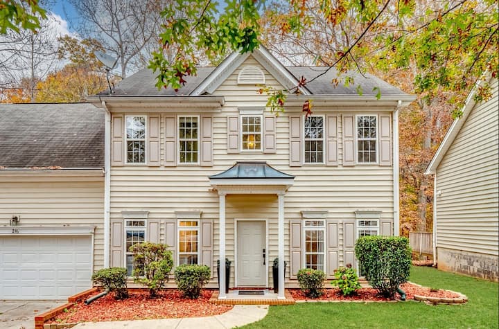 Private Wooded Retreat Near Downtown Mooresville - Mooresville, NC