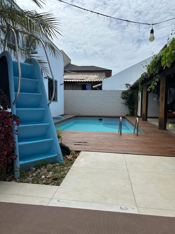 Casa Ampla Com Piscina E Churrasqueira - Vitoria