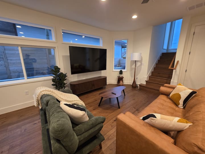 Elegant Retreat • Bright 3br/3ba • Prime Stay - Austin