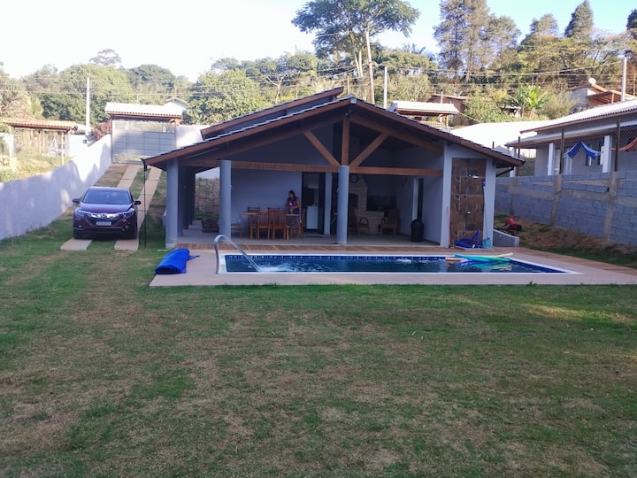 Chácara Com 3 Dormitórios Sendo Uma Suíte - São Roque