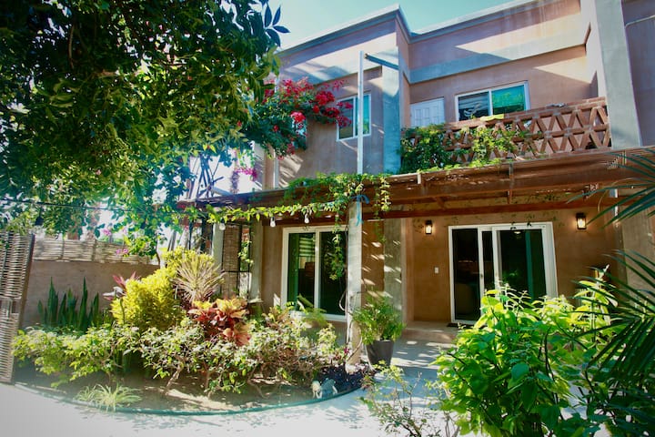 Big Garden, Walkable Neighborhood, Full Kitchen - Todos Santos