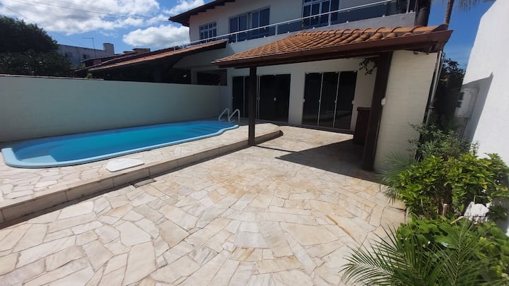 Casa Térrea Ampla Com Piscina - Florianópolis