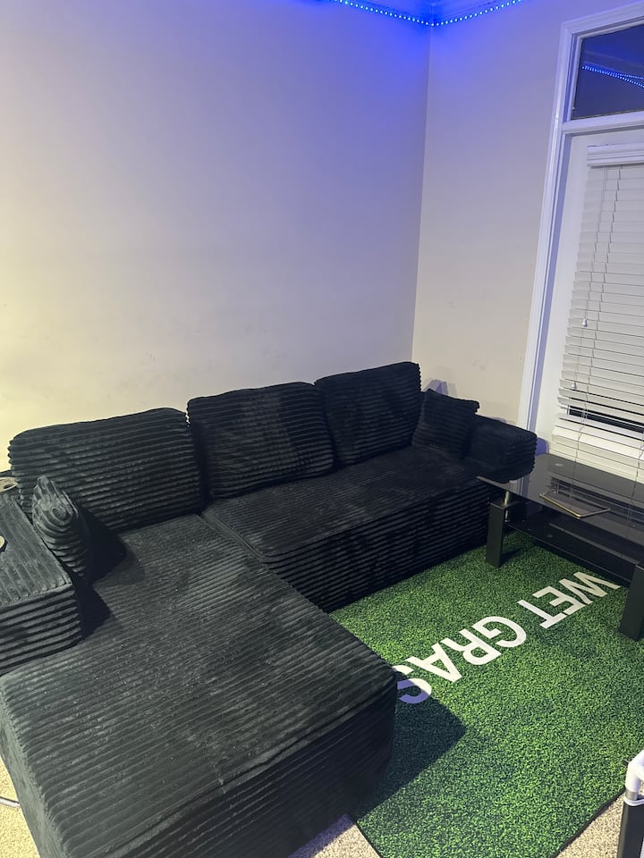 Modern Apartment Designed With Comfort. - Sandy Springs, GA