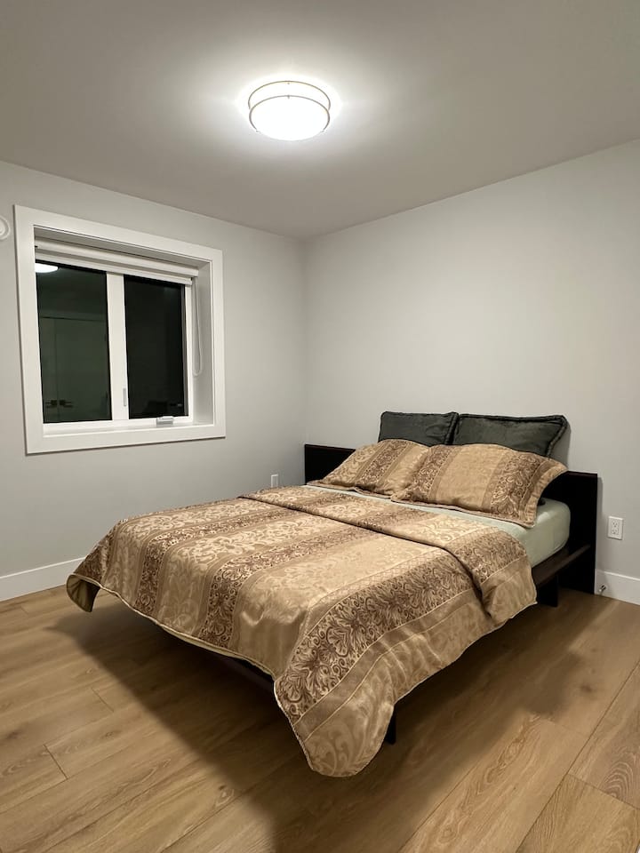 White Rock East Beach 2 bedroom suite with kitchen - Apartments for ...