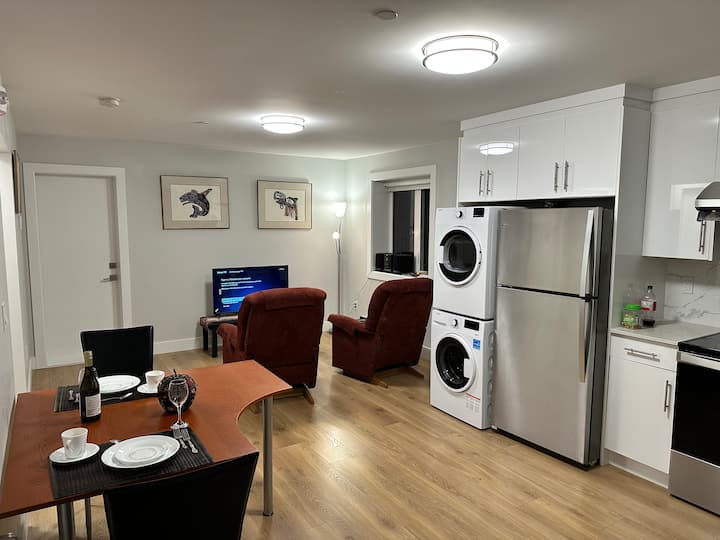 White Rock East Beach 2 bedroom suite with kitchen - Apartments for ...