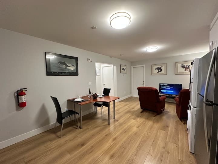 White Rock East Beach 2 bedroom suite with kitchen - Apartments for ...