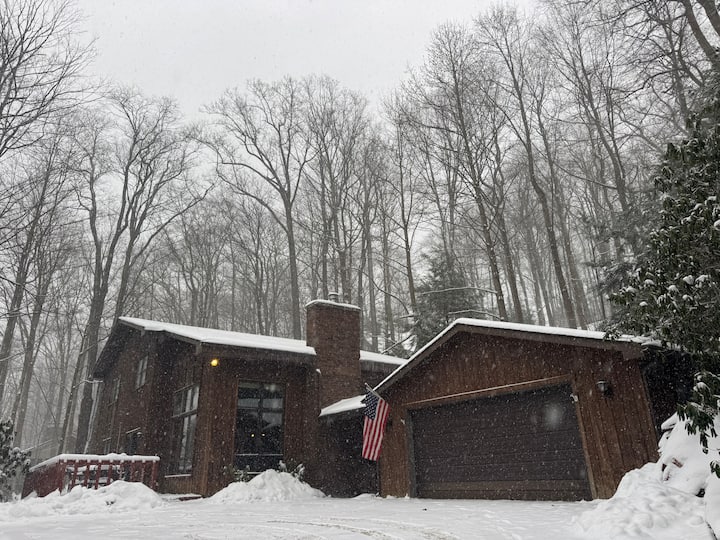 Lake And Ski Lodge By Camp Hope - Seven Springs, PA