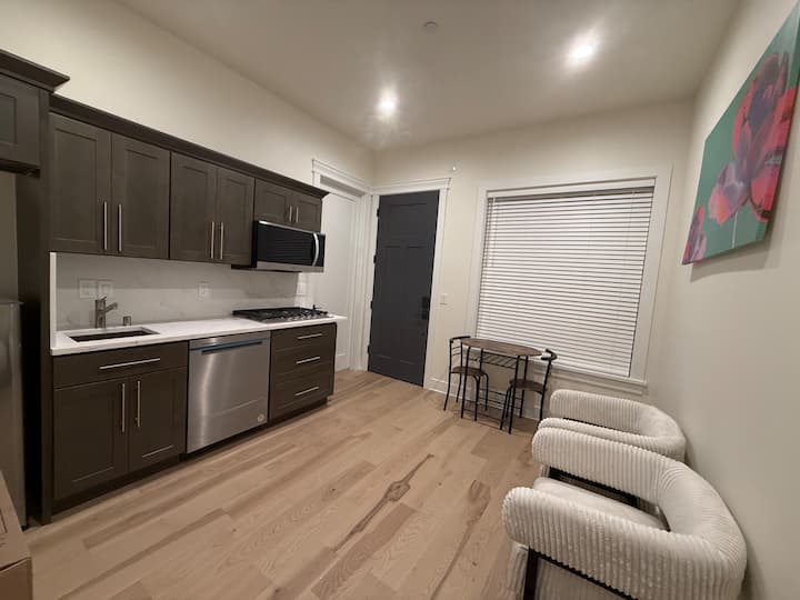 Cozy 1br Near Highways, Shops, Parks & Transit - Bellevue, WA