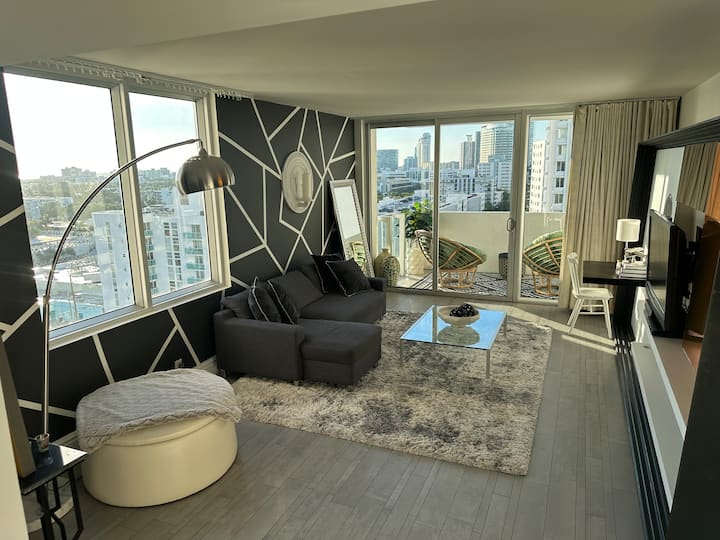 Waterfront Luxury 1 Bedroom - Miami, FL