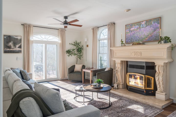 Resort · Speakeasy · Hot Tub · Sauna · Sleeps 24 - Kingston, NY