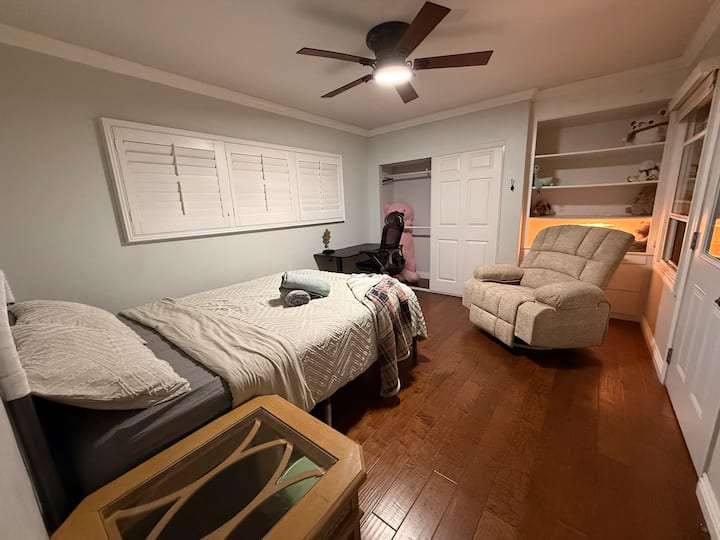 West Covina独立出入单间出租，独立卫生间，近10号公路 - Covina, CA