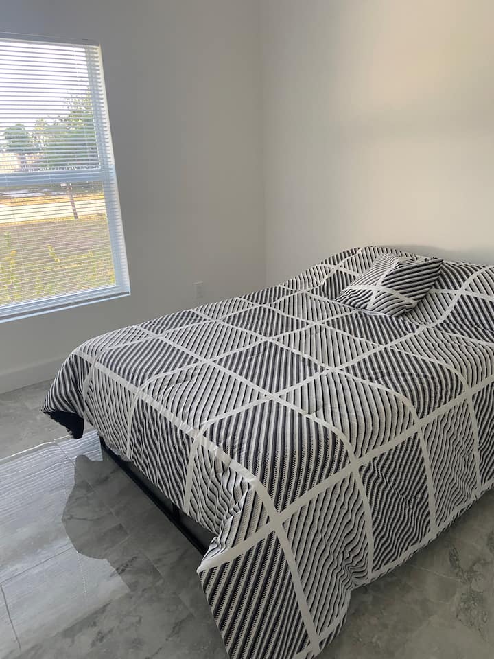 Fresh & Modern Home Near The Sand - Vero Beach, FL