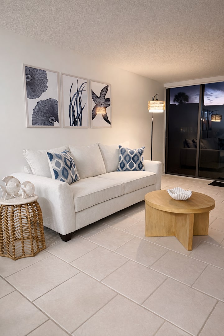 Beachside Condo• Golf View• Walk To Private Beach - Fort Pierce, FL