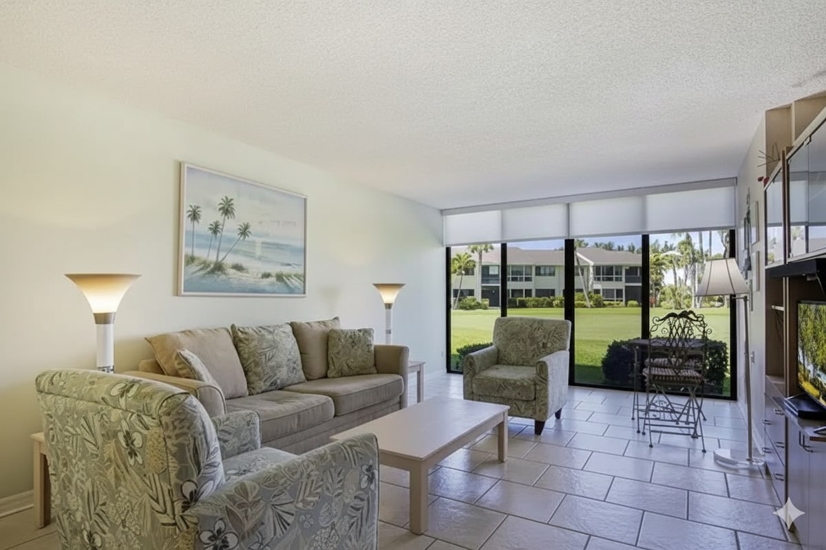 Eigentumswohnung am Strand • Blick auf den Golfplatz • Spaziergang zum ...