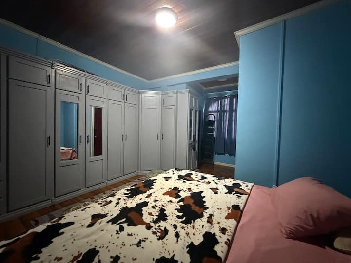 Bright & Spacious 2-bedroom Flat In A Lively Area - Guyana