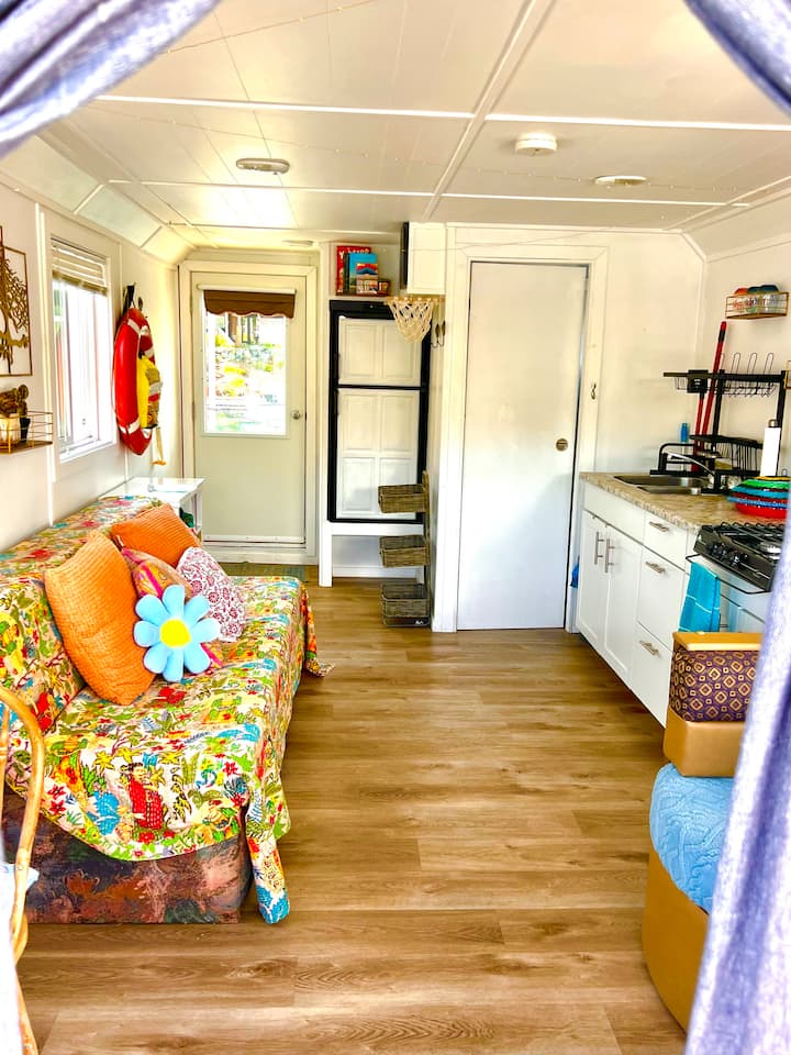 Cabin - Houseboat - Lake Cowichan