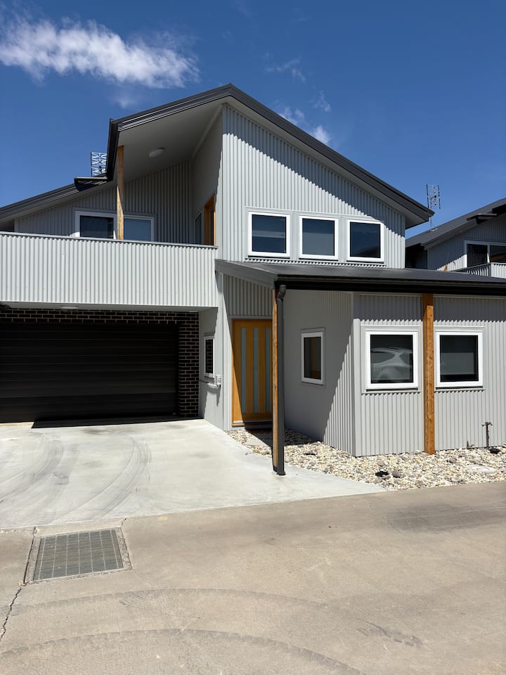 Bravo On Bowden - Horsham