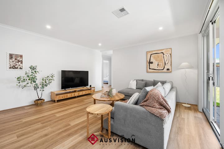 Designer New Built Large Home -Airport>12 Minscbd - Perth