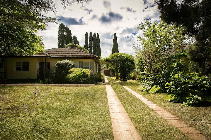 Stylish Renovated Cottage | Walk To Town - Berrima