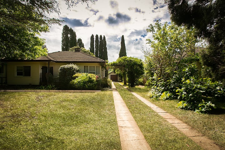 Stylish Renovated Cottage | Walk To Town - Bowral