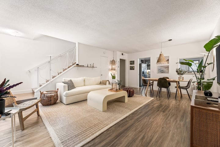 Cozy & Serene Santa Monica Apartment - Santa Monica, CA