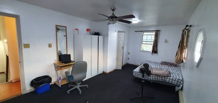 Private Double Bedroom - Peterborough, ON, Canada