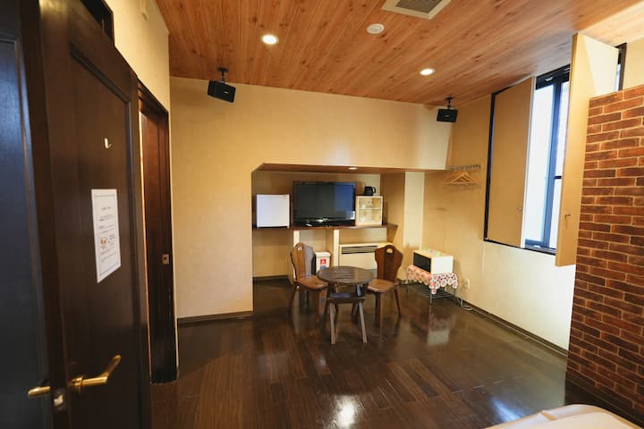 昭和を感じる小さな個室宿「Parco山荘」202号室 - Kawana