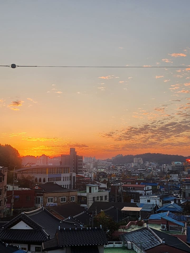 한옥스토리(평일2인특가)넷플
한옥,벽화마을/시청/천주교구청/삼성생명/대우빌딩/제일고/풍남초 - Jeonju