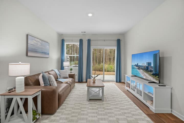 Chic 3br Myrtle Beach Home • Pool & Backyard - Conway, SC